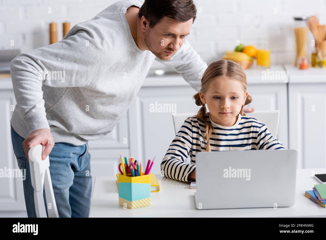 Father help girl homework hi-res stock photography and images - Alamy