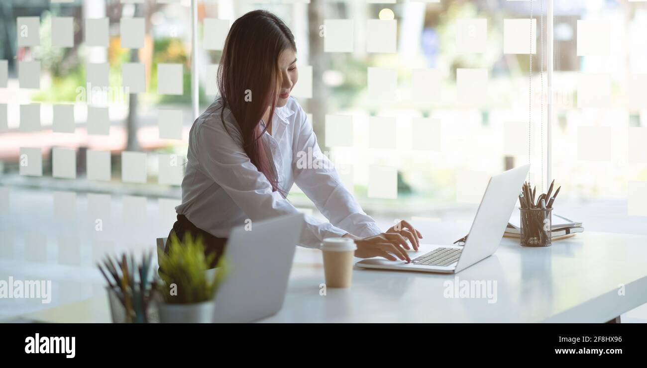 Office banner hi-res stock photography and images - Alamy