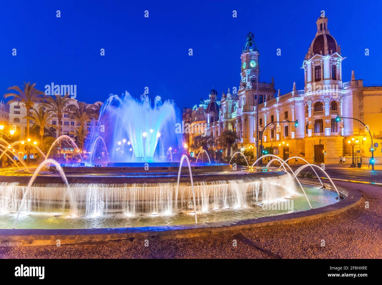Old street roundabout night hi-res stock photography and images - Alamy