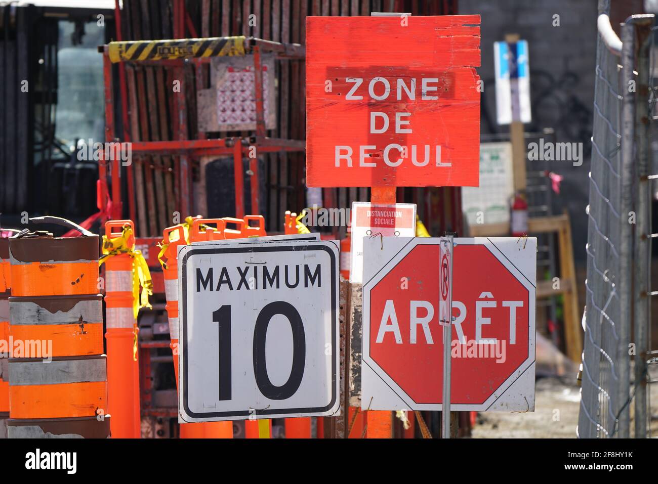Traffic construction in downtown montreal hi-res stock photography and ...