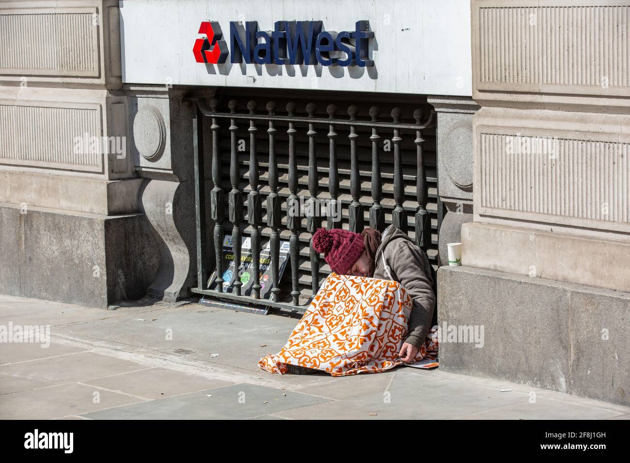 Homeless woman uk hi-res stock photography and images - Alamy