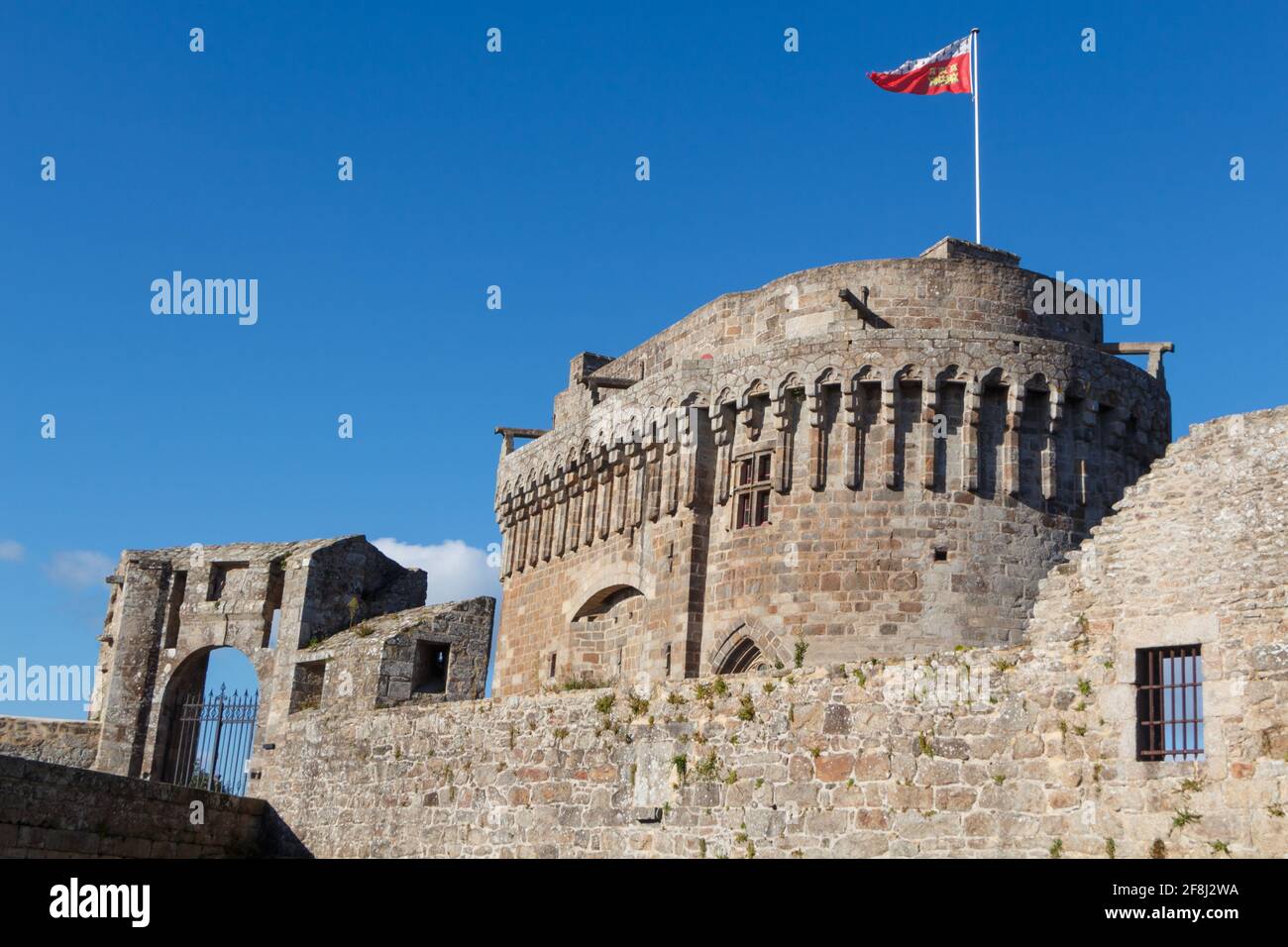 Dungeon and bridge of the castle of Dinan Stock Photo - Alamy