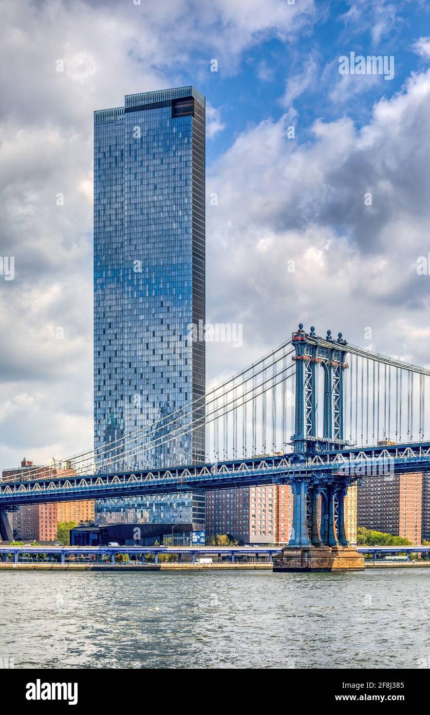 One Manhattan Square dwarfs the Manhattan Bridge on the Lower East Side ...