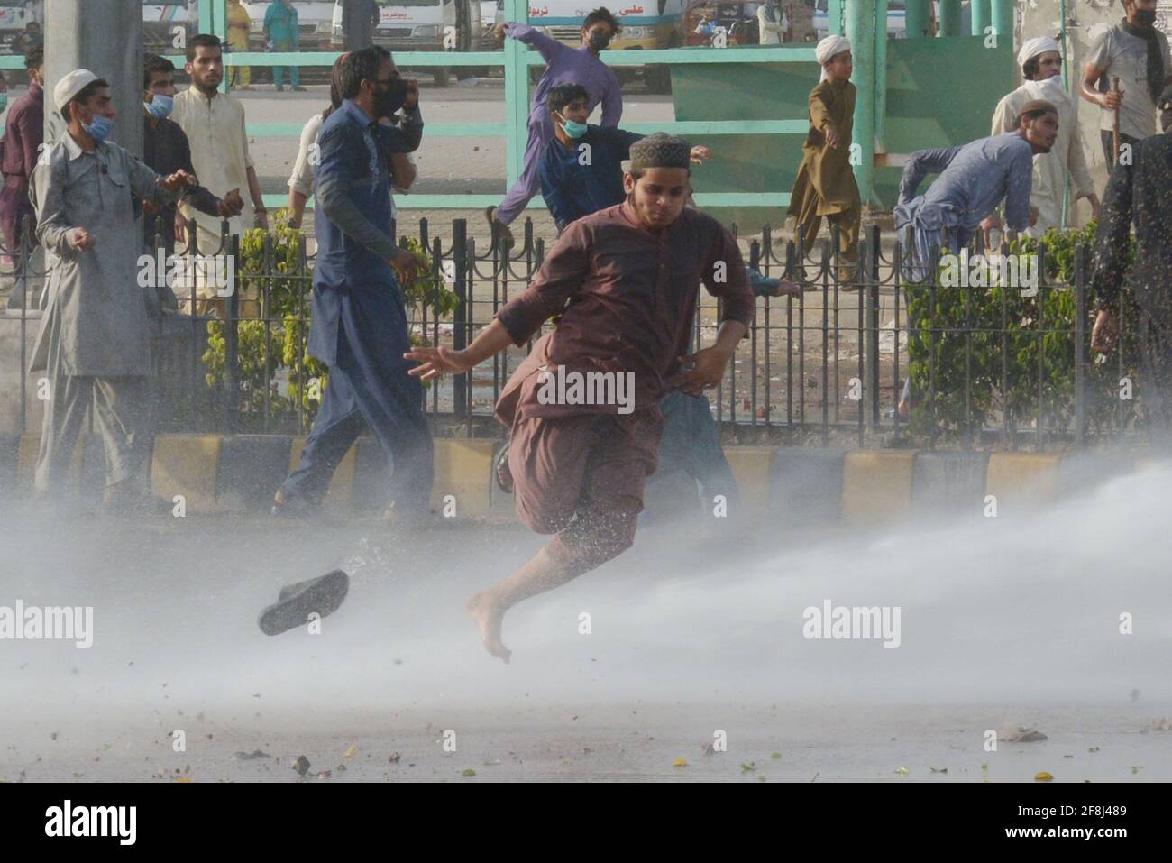Clashes between security forces and angry supporters of Tehreek-e ...