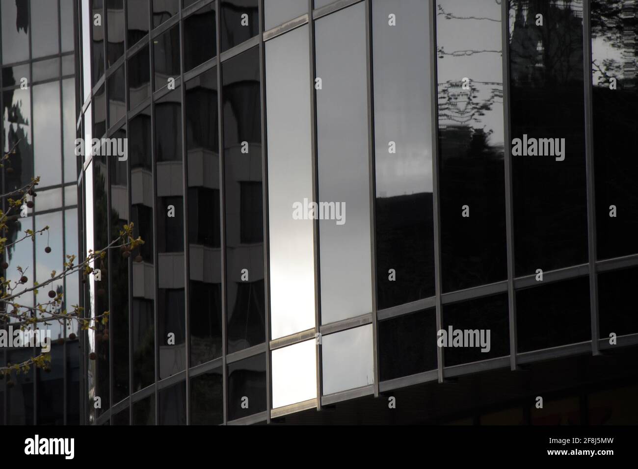 Office building glass facade detail hi-res stock photography and images ...