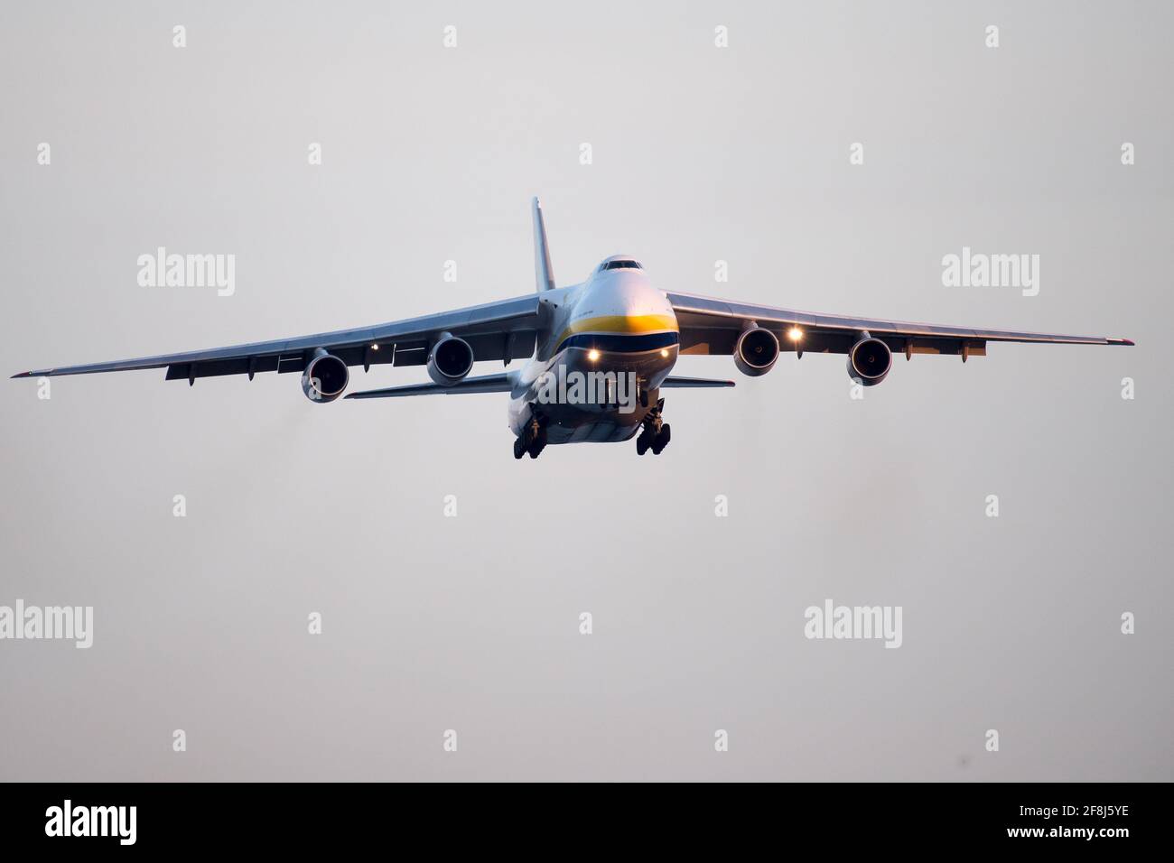 Antonov an 124 100m ruslan hi-res stock photography and images - Alamy