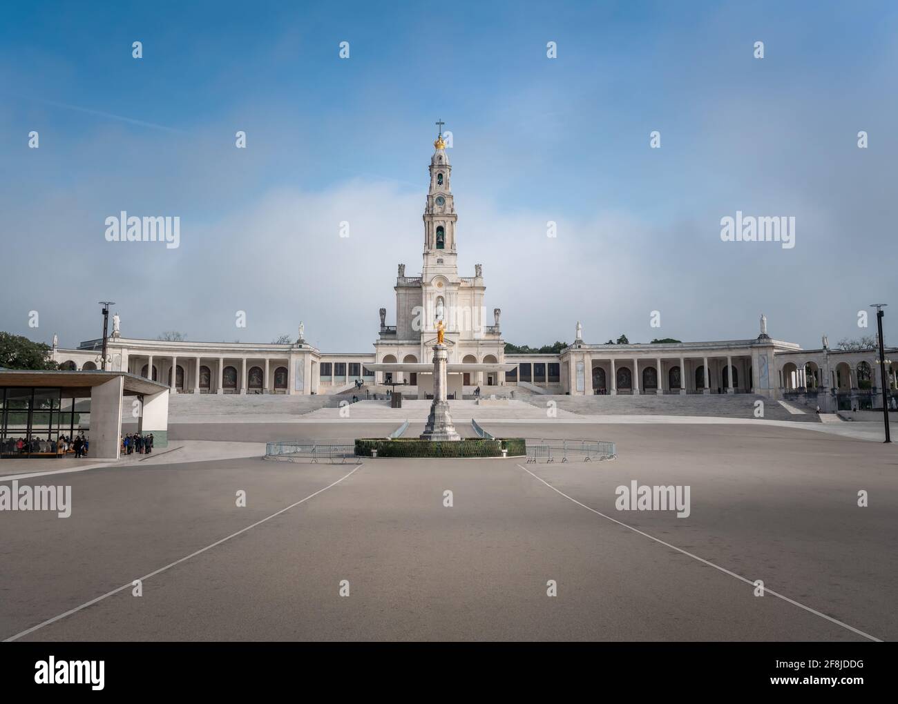 Our lady of fatima statue portugal hi-res stock photography and images ...