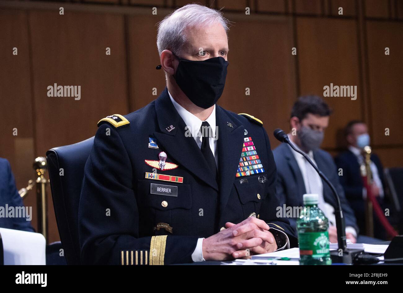 Lieutenant general scott berrier hi-res stock photography and images ...