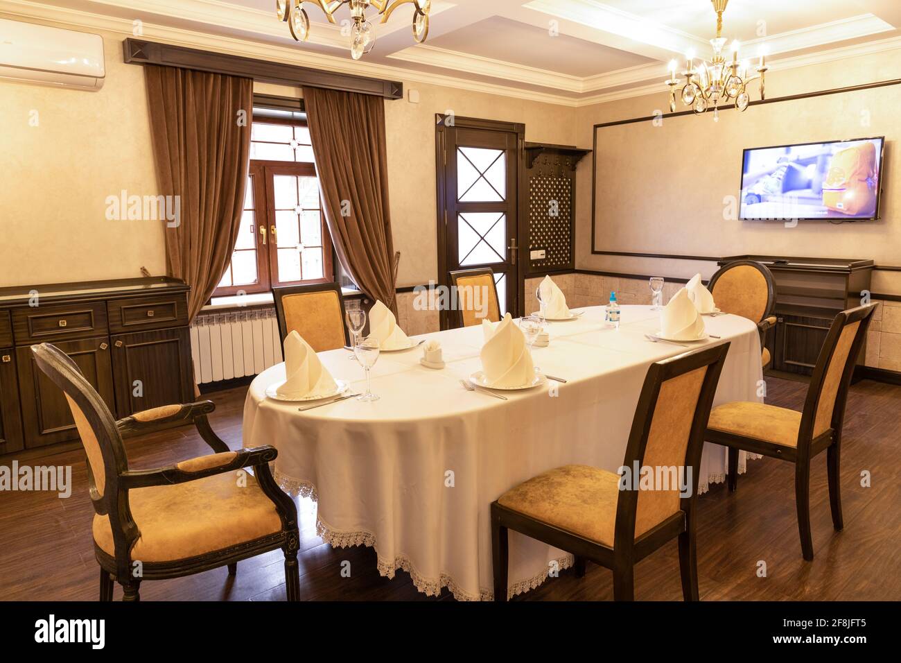 Luxury restaurant banquet hall event room interior Stock Photo - Alamy