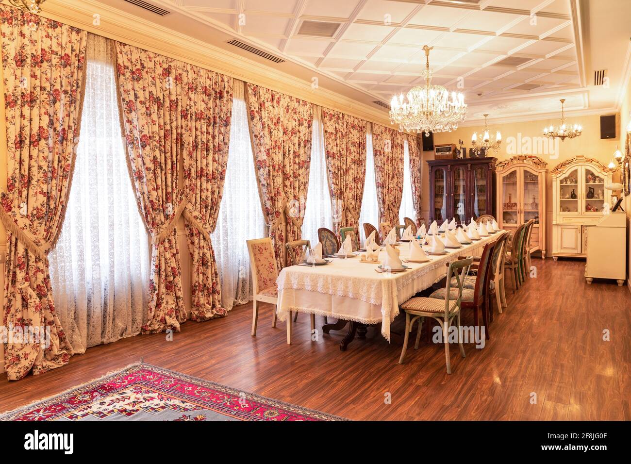 Luxury restaurant banquet hall event room interior Stock Photo - Alamy