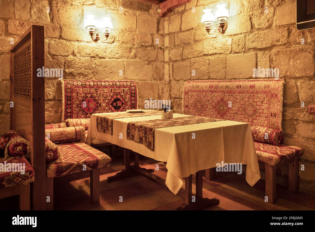 Old vintage style restaurant banquet hall event room interior Stock ...