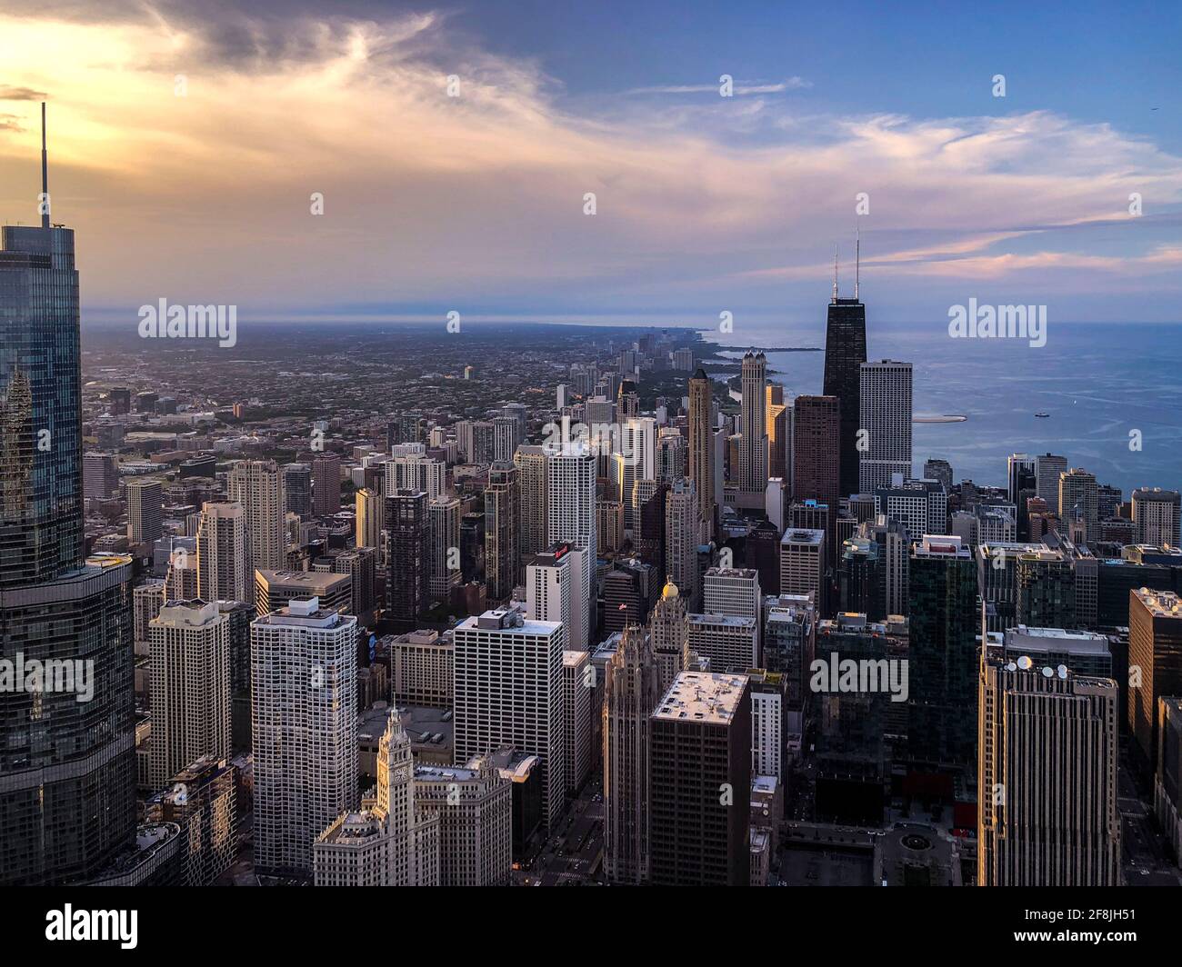 City overhead cloud hi-res stock photography and images - Alamy