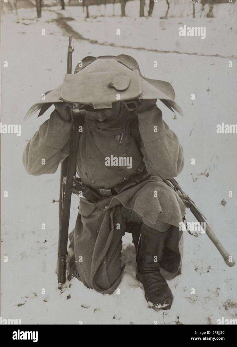 Ancient ceremonial shield hi-res stock photography and images - Alamy