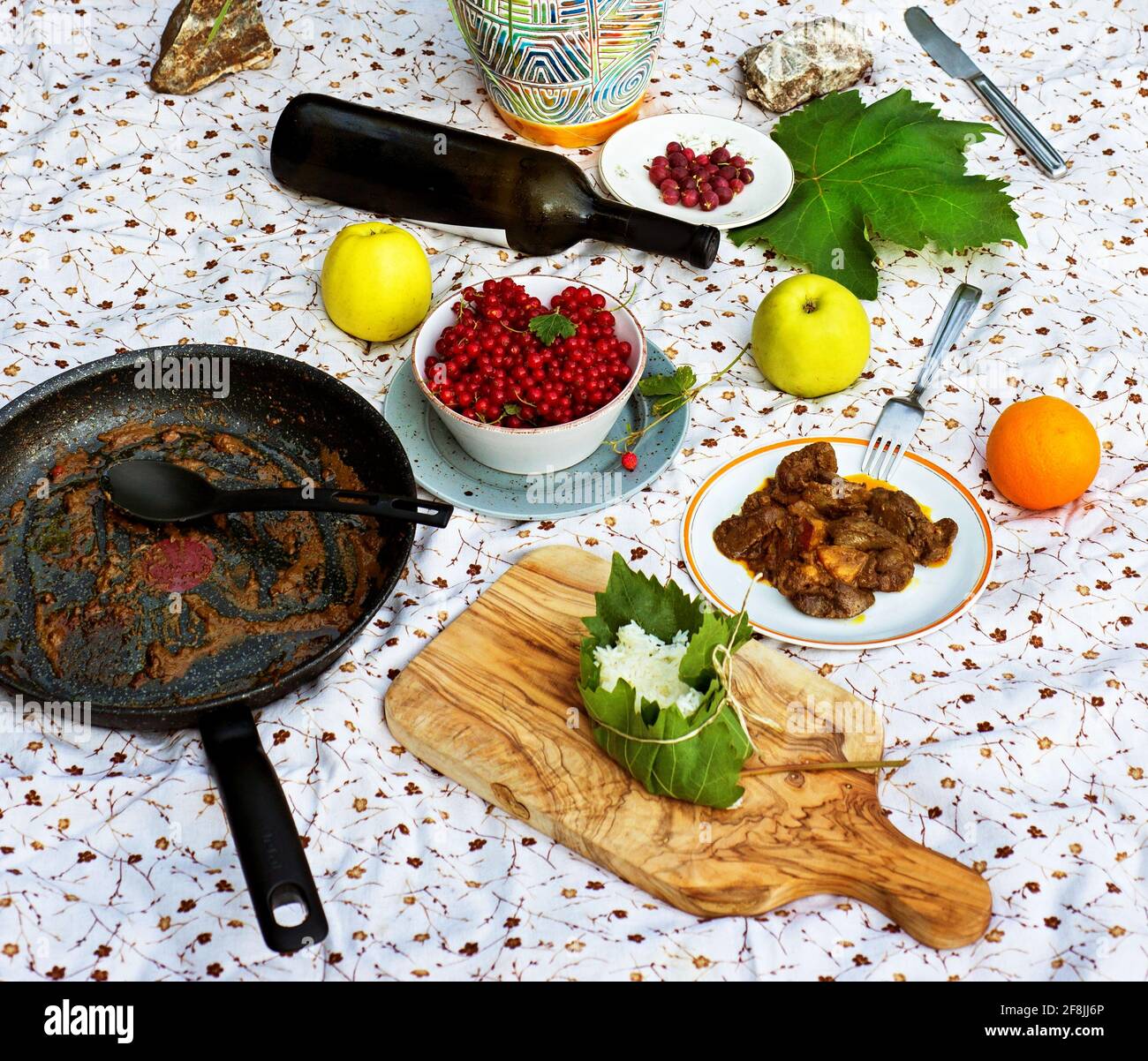 Rural lunch table hi-res stock photography and images - Alamy