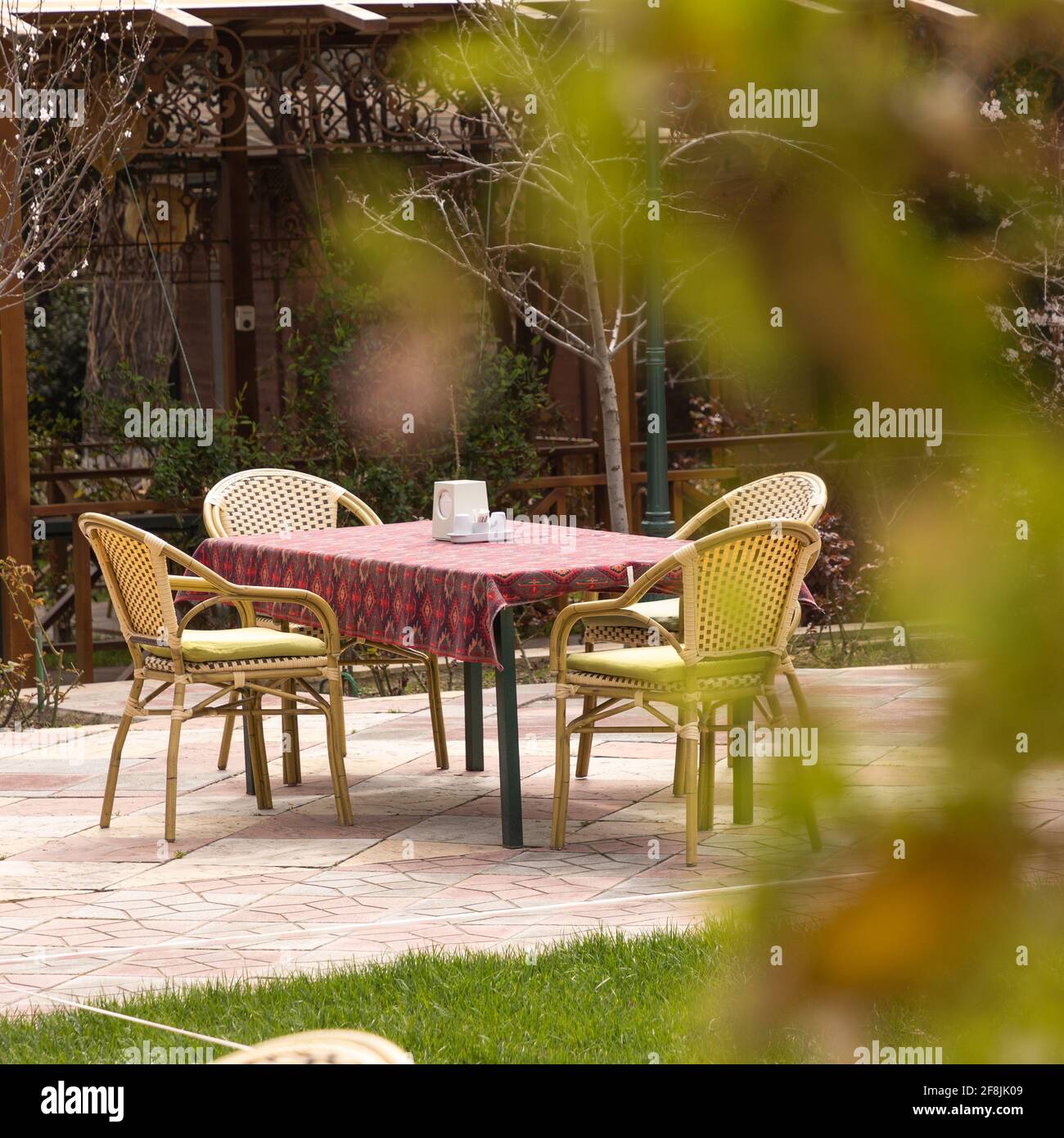 Outdoor restaurant banquet event exterior Stock Photo - Alamy