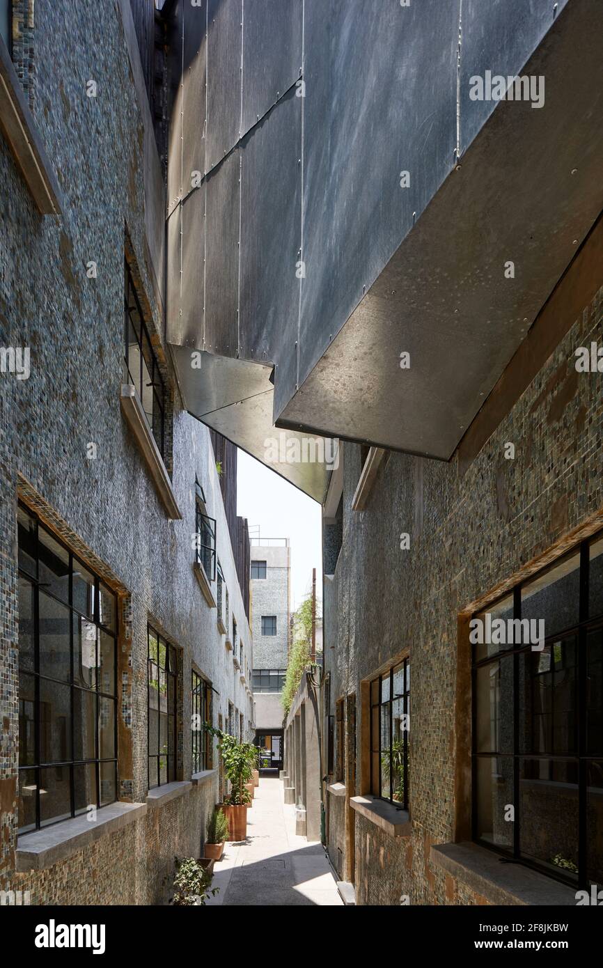 External side corridor with steel walkways. CÓRDOBA 223, Mexico City ...