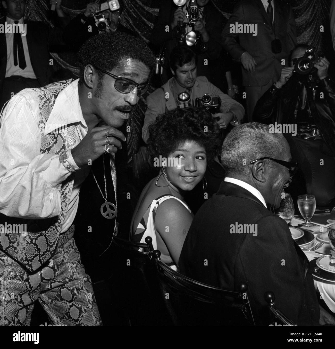 Sammy davis jr 1970s hi-res stock photography and images - Alamy