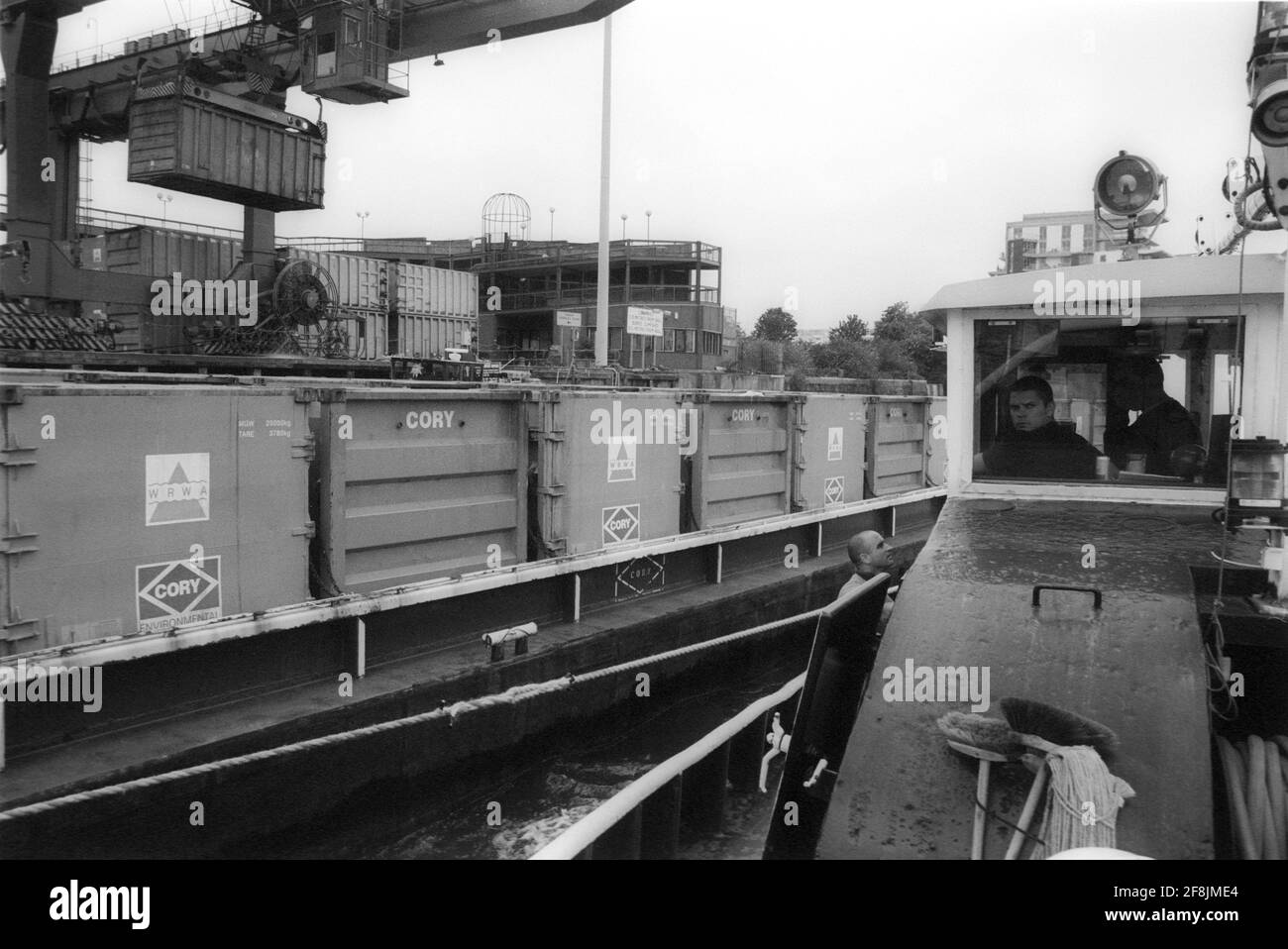 Lightermen of the River Thames working on the barges Stock Photo - Alamy