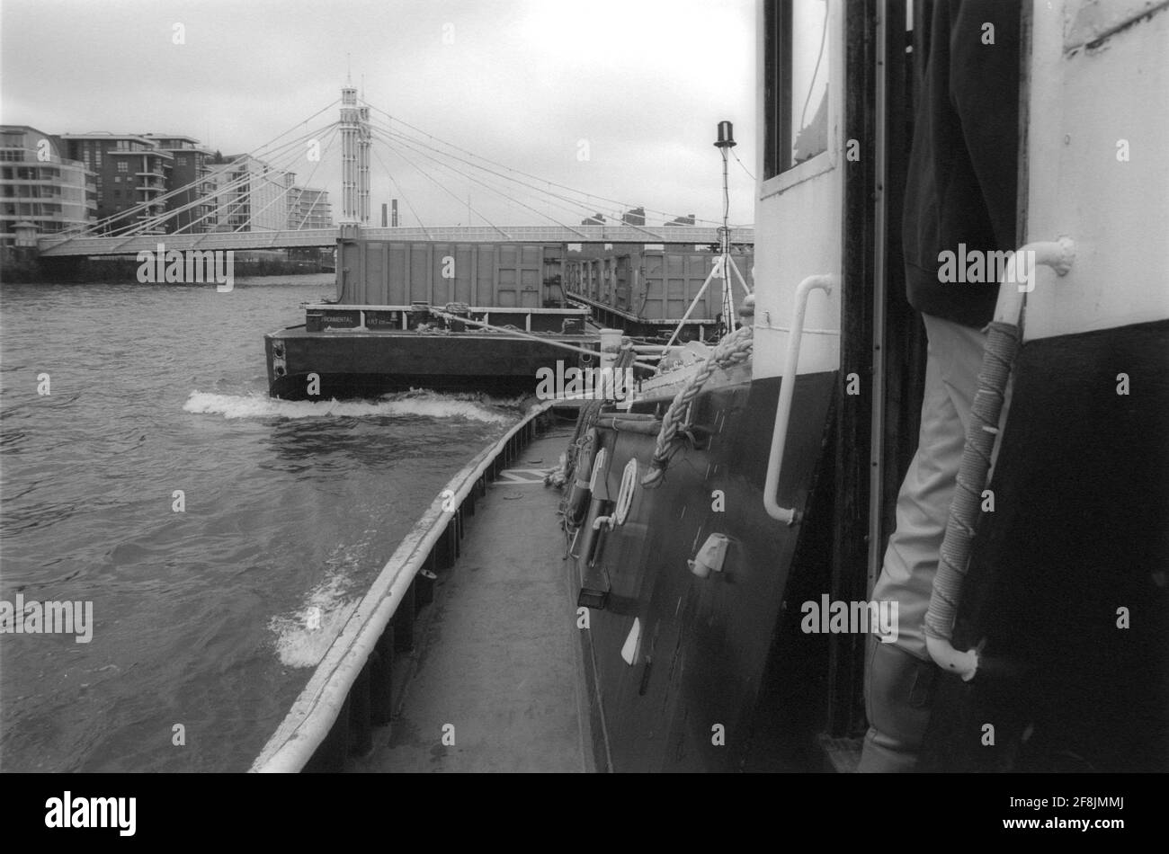 Lightermen of the River Thames using ropes to secure the barges for ...