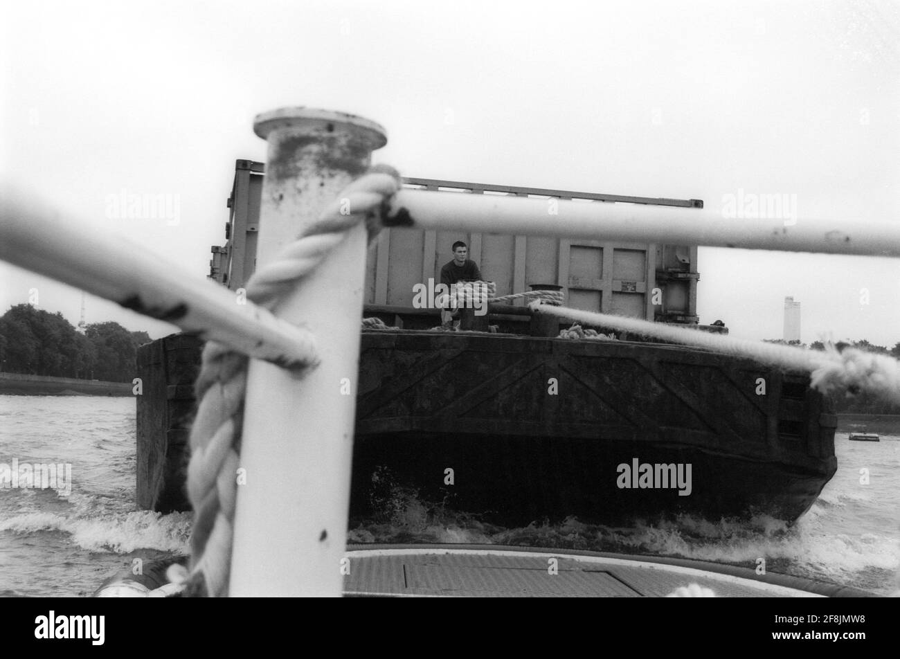 Lightermen of the River Thames working on the barges Stock Photo - Alamy