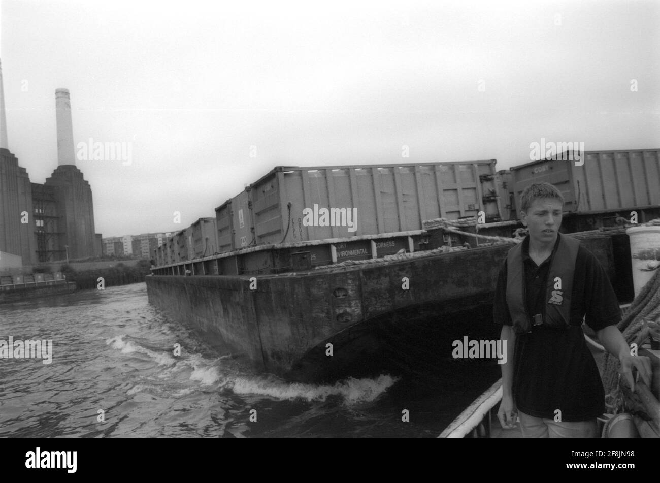 Lightermen of the River Thames working on the barges Stock Photo - Alamy