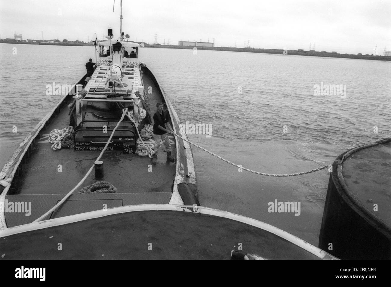 Securing barges hi-res stock photography and images - Alamy