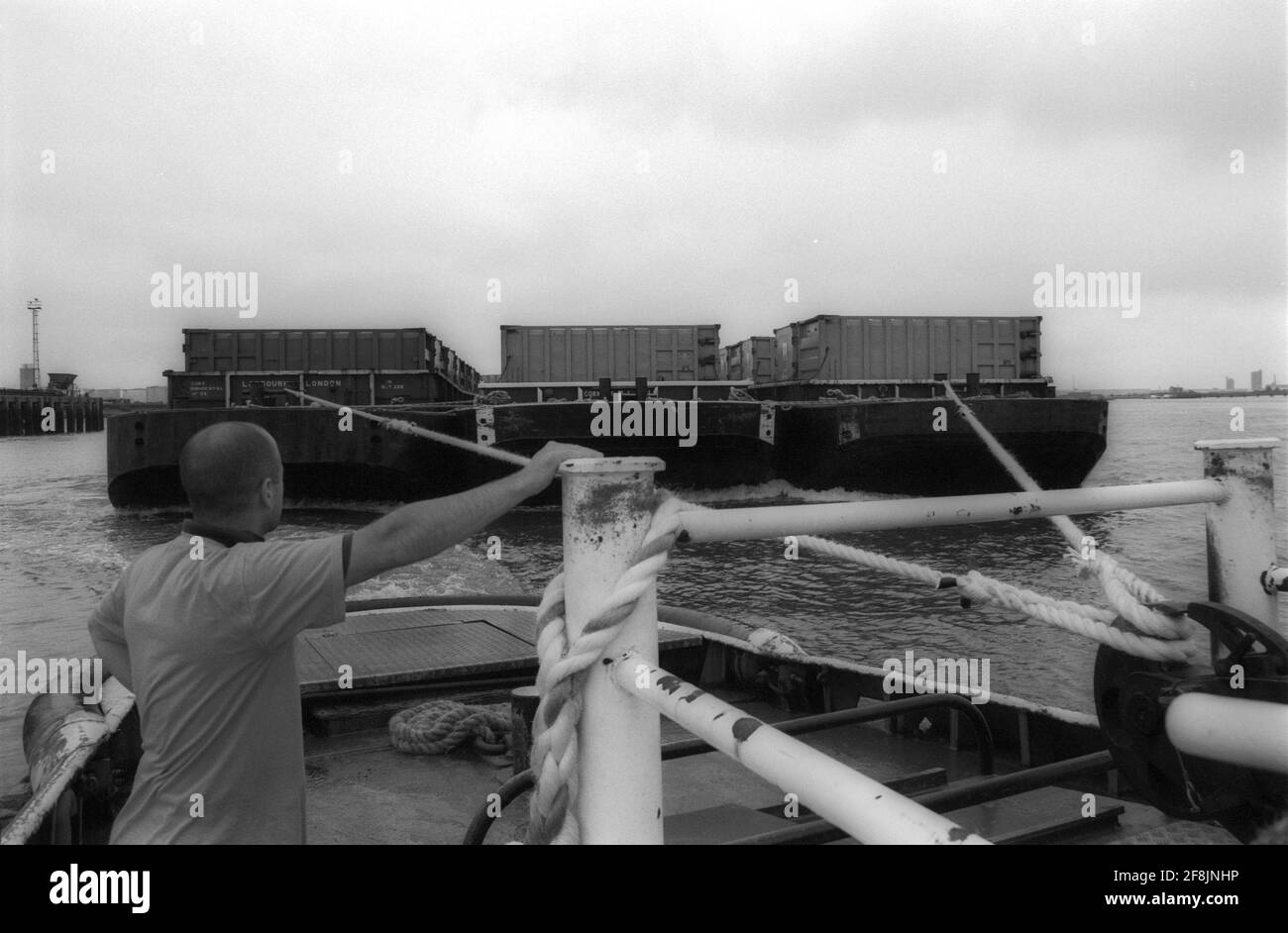 Lightermen of the River Thames securing the barges with ropes Stock ...