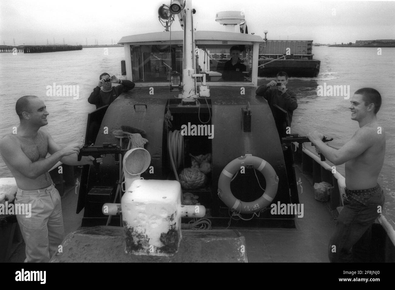 Lightermen of the River Thames working on the barges Stock Photo - Alamy