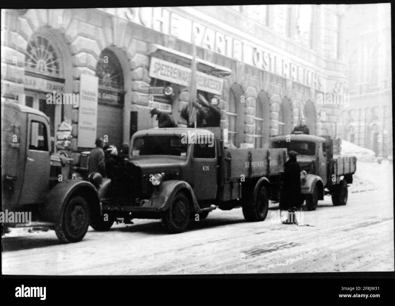 Bread for miners provided by the socialist youth and loaded in loads ...