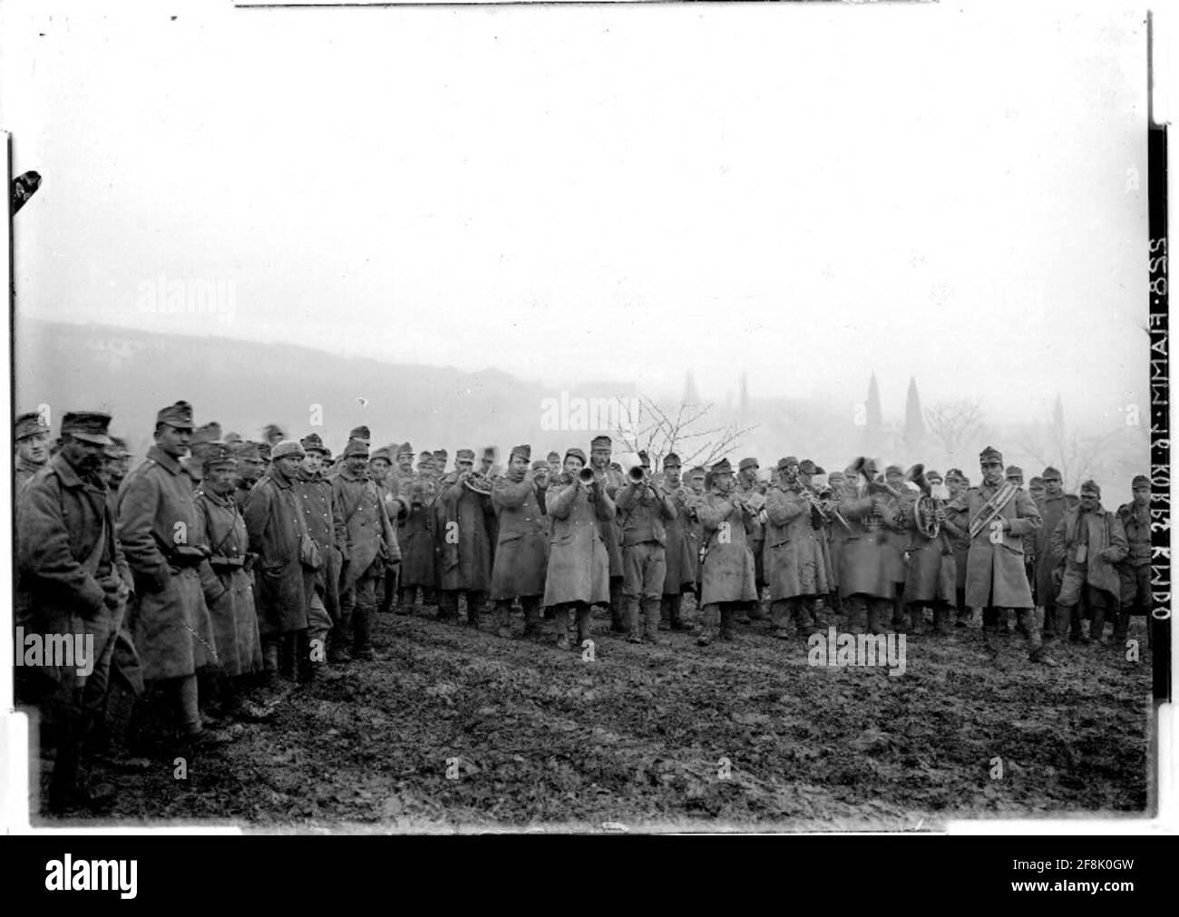 Concert of the 98th Infantry Regiment in the rain Before departure ...