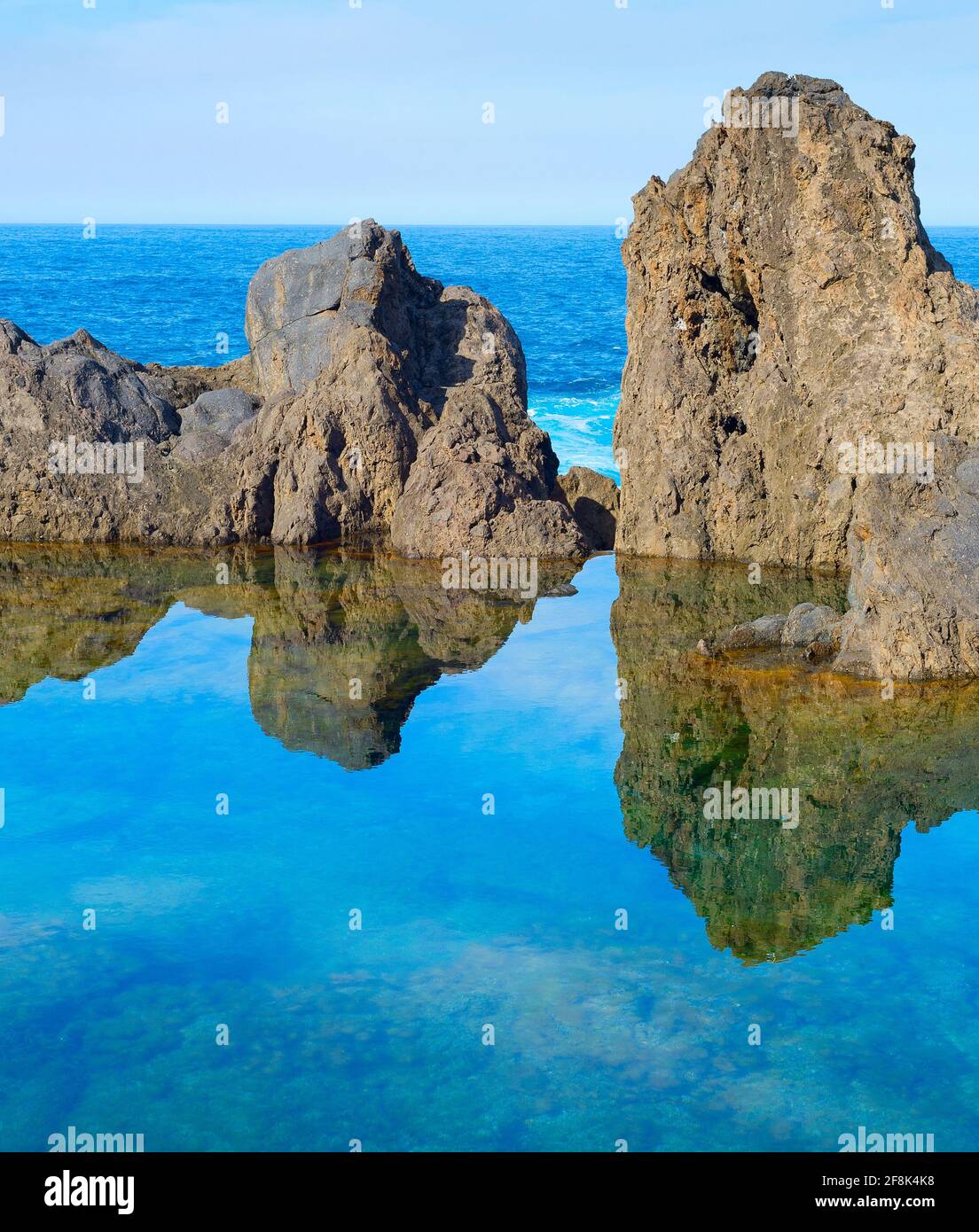 Lava pools hi-res stock photography and images - Alamy