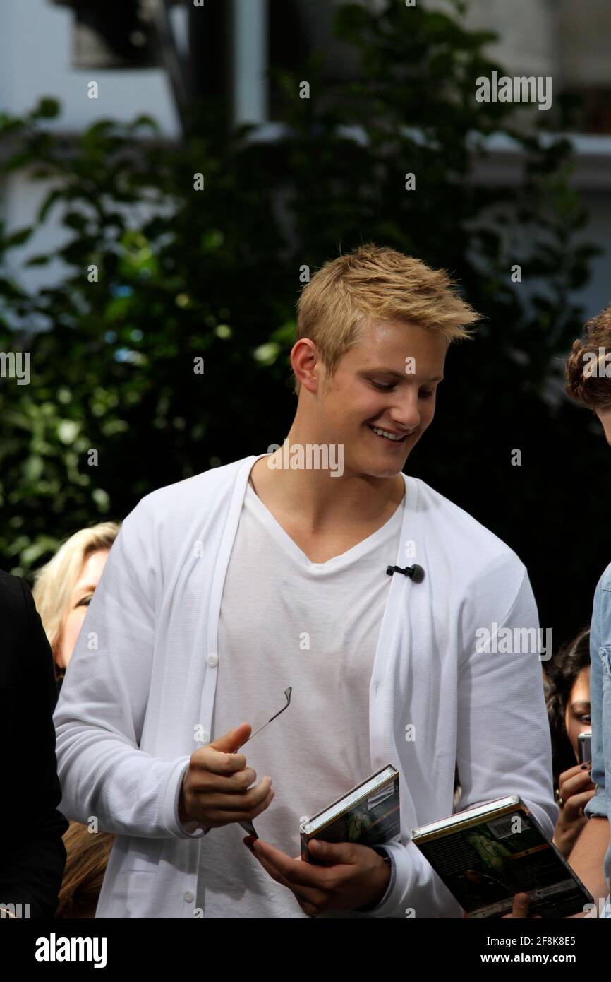 Alexander Ludwig And Amandla Stenberg