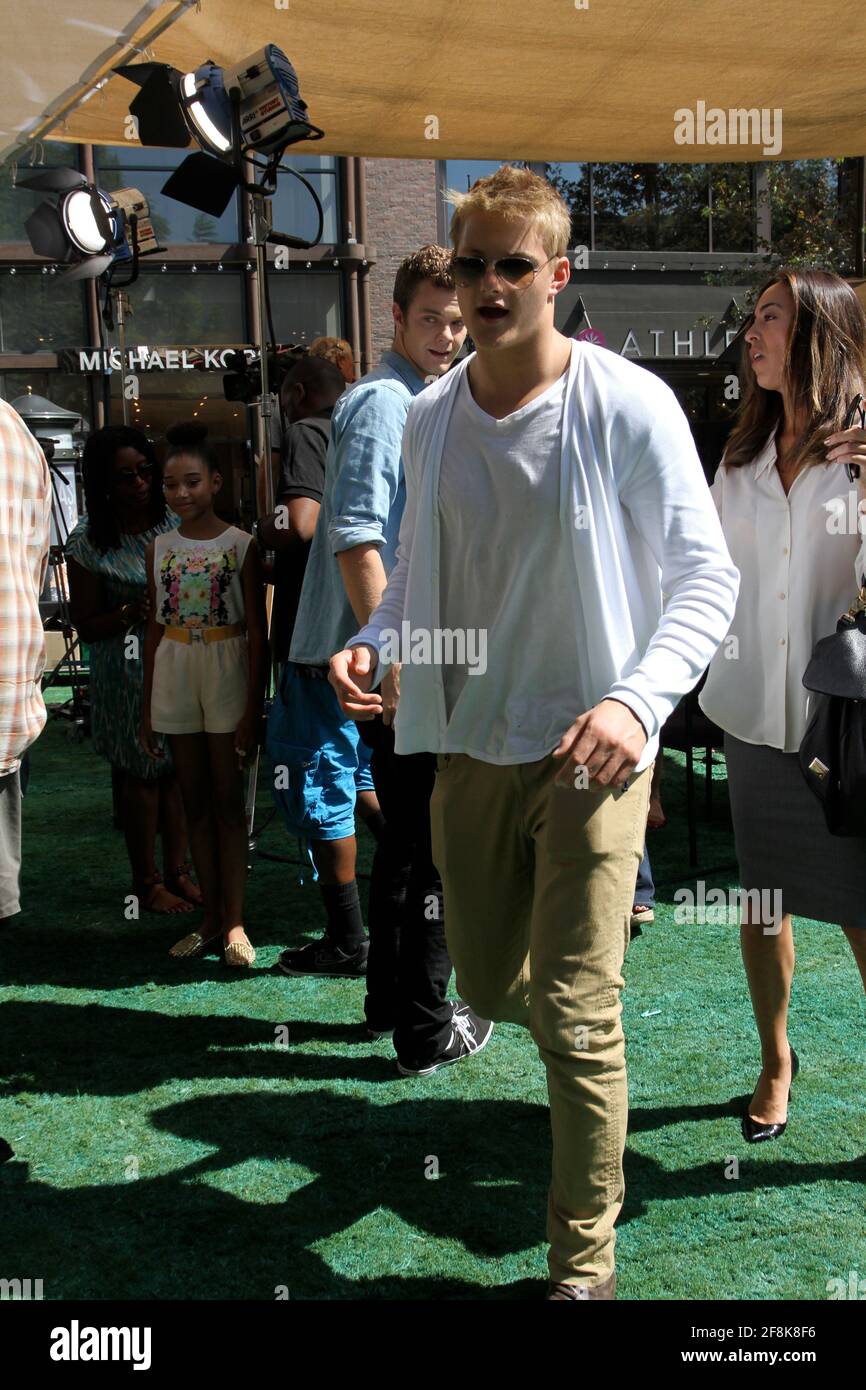 Alexander Ludwig And Amandla Stenberg