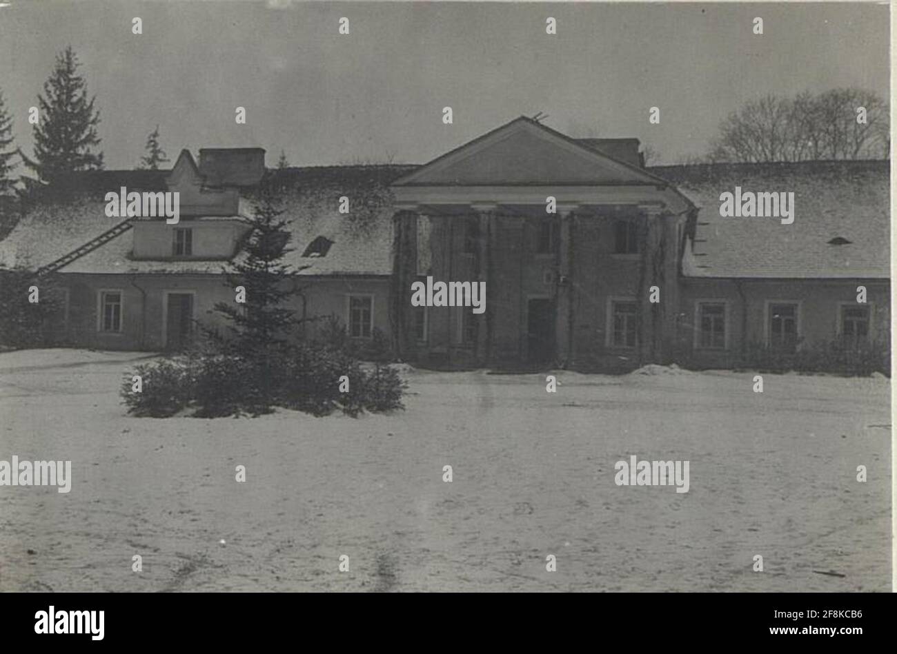 War time building hi-res stock photography and images - Alamy