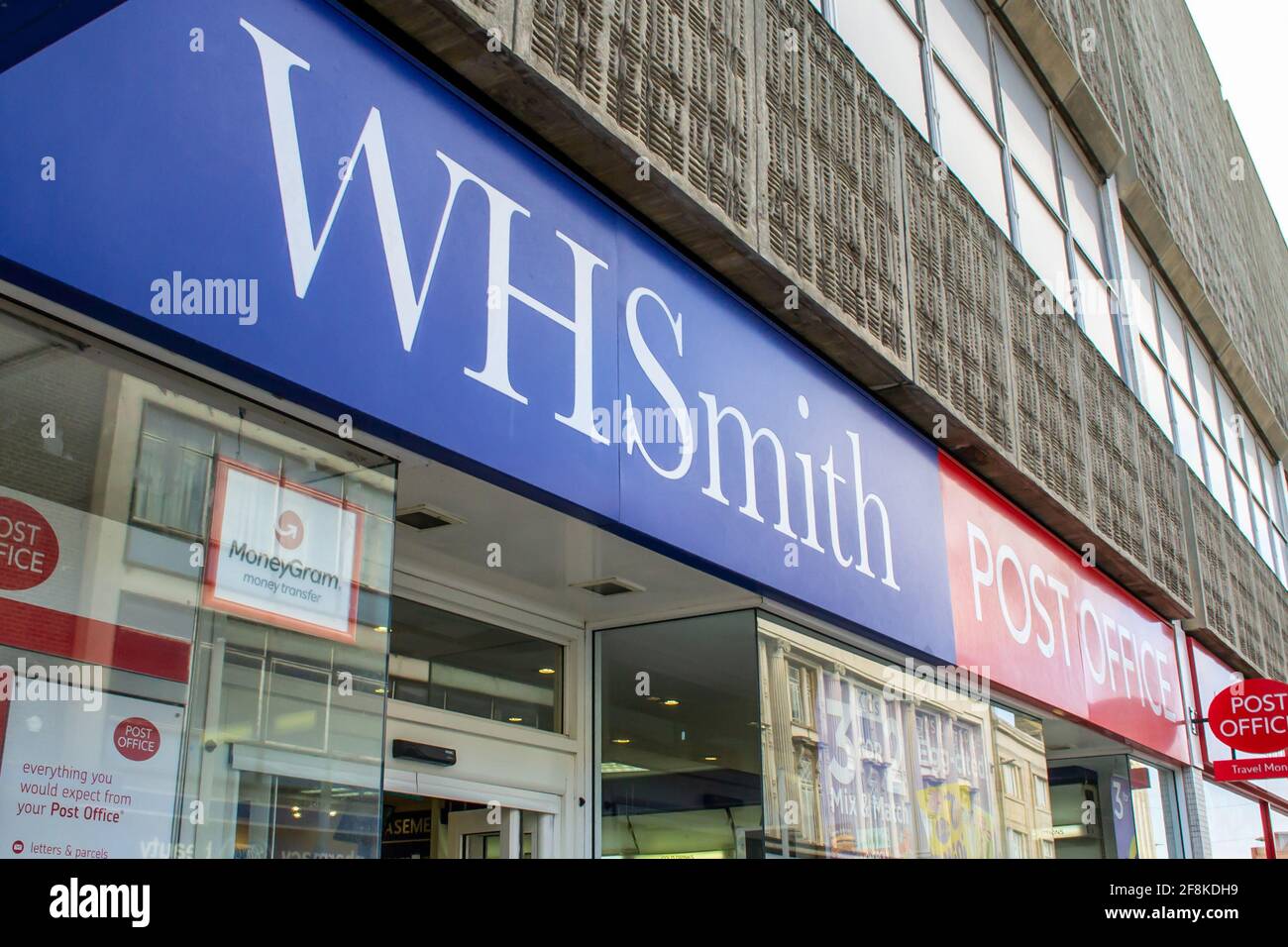 Shop signs logos 3 store hi-res stock photography and images - Alamy