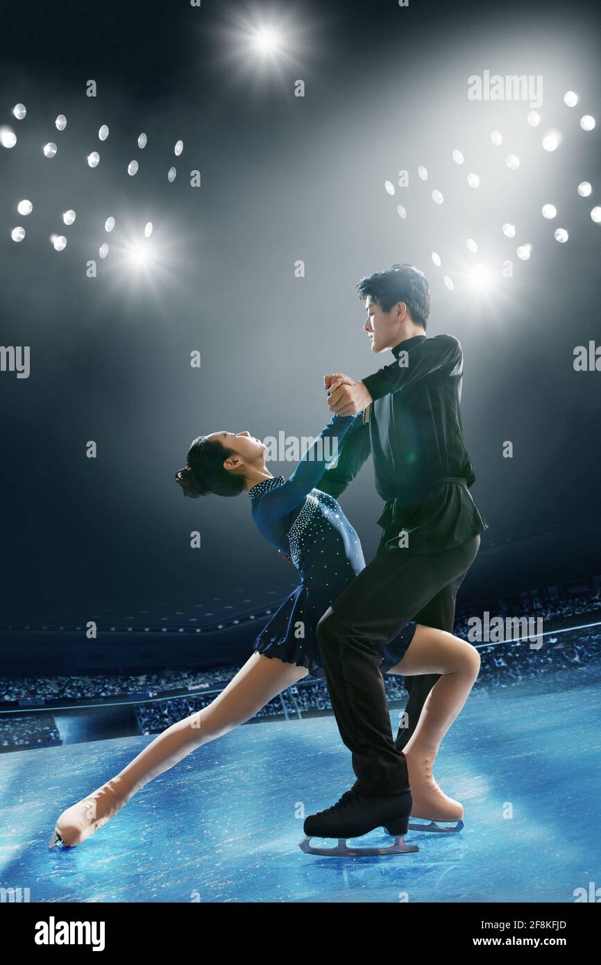 Pairs figure skating Stock Photo - Alamy