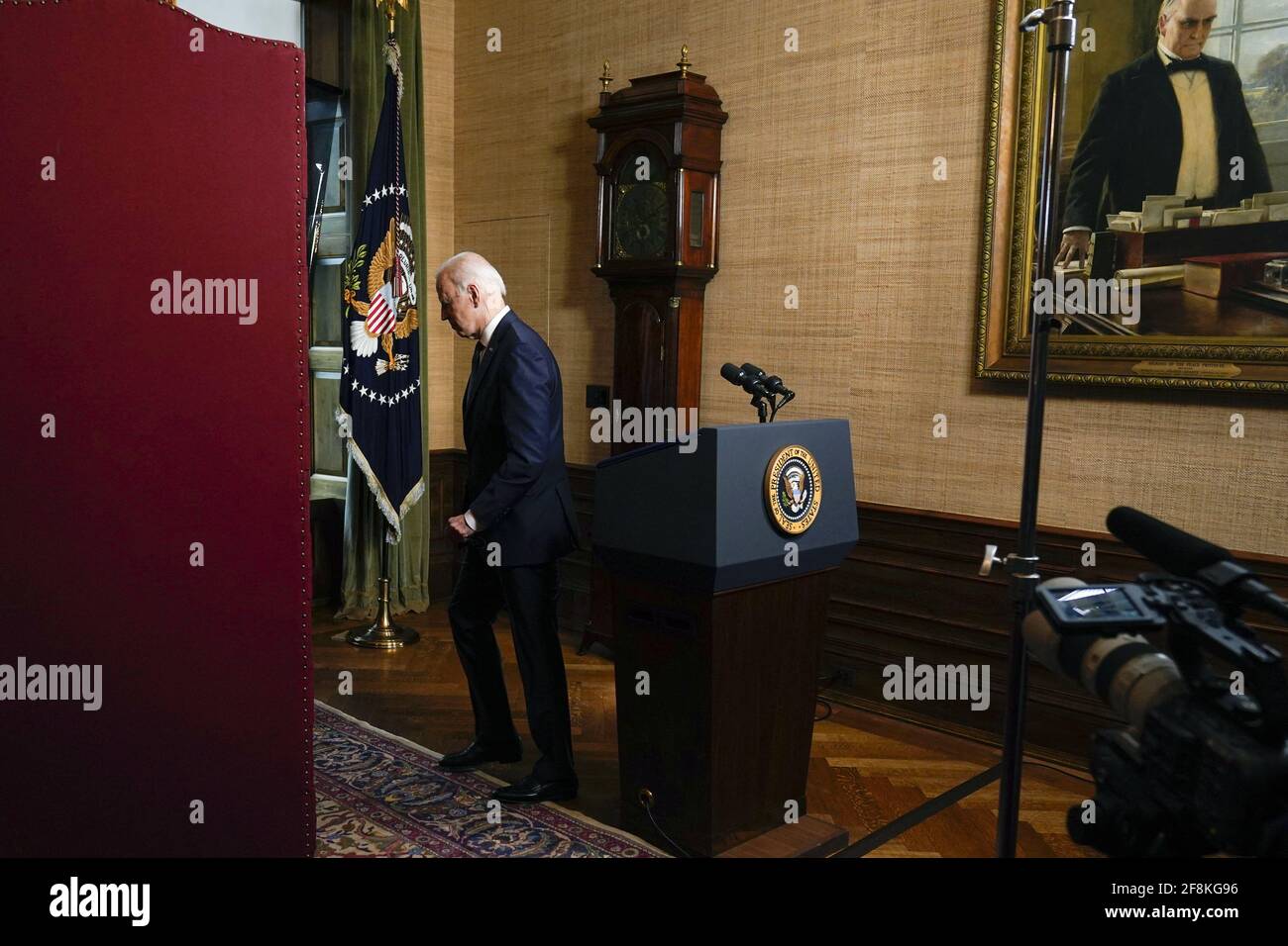 White house treaty room podium hi-res stock photography and images - Alamy