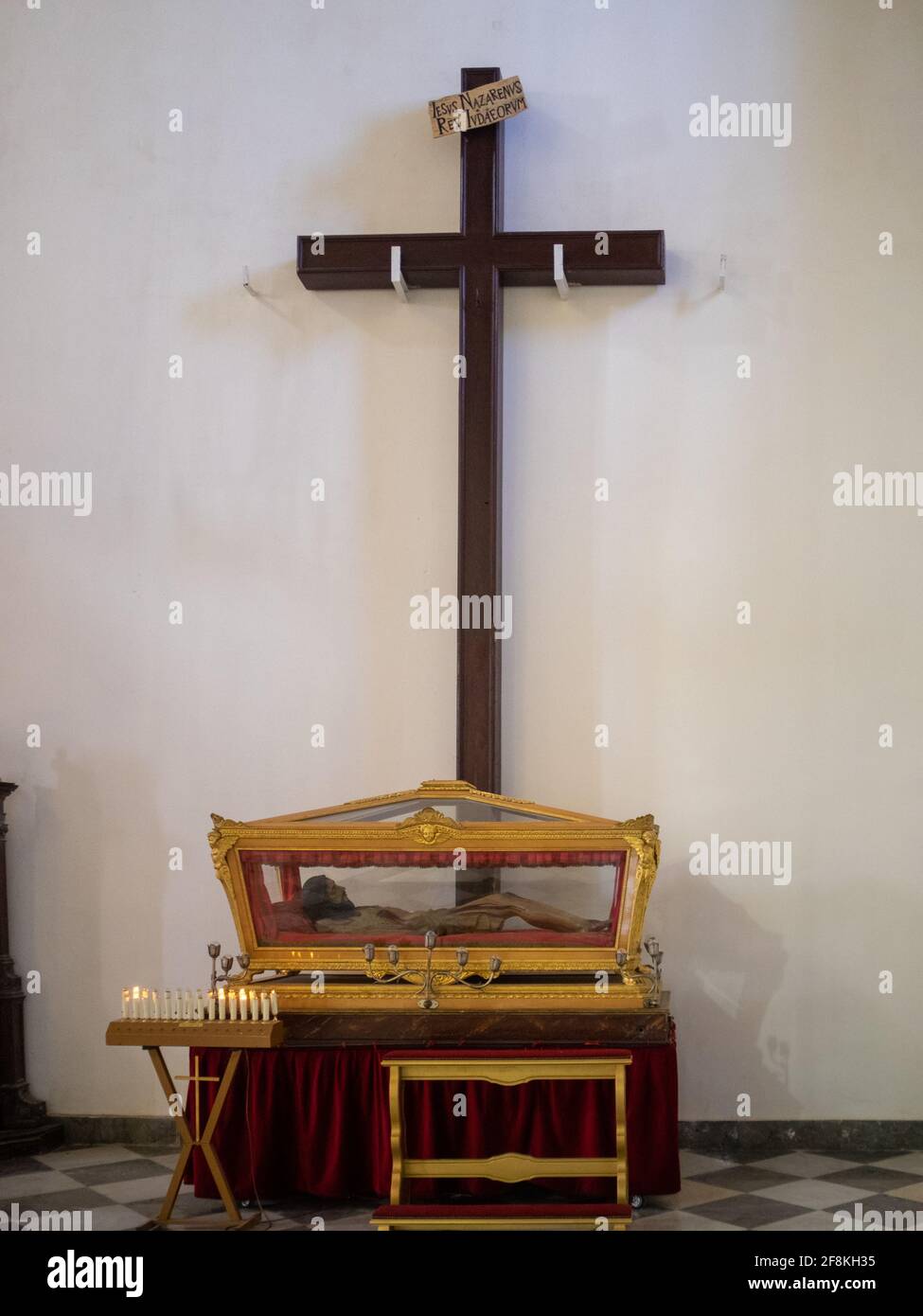 Glass coffin hi-res stock photography and images - Alamy