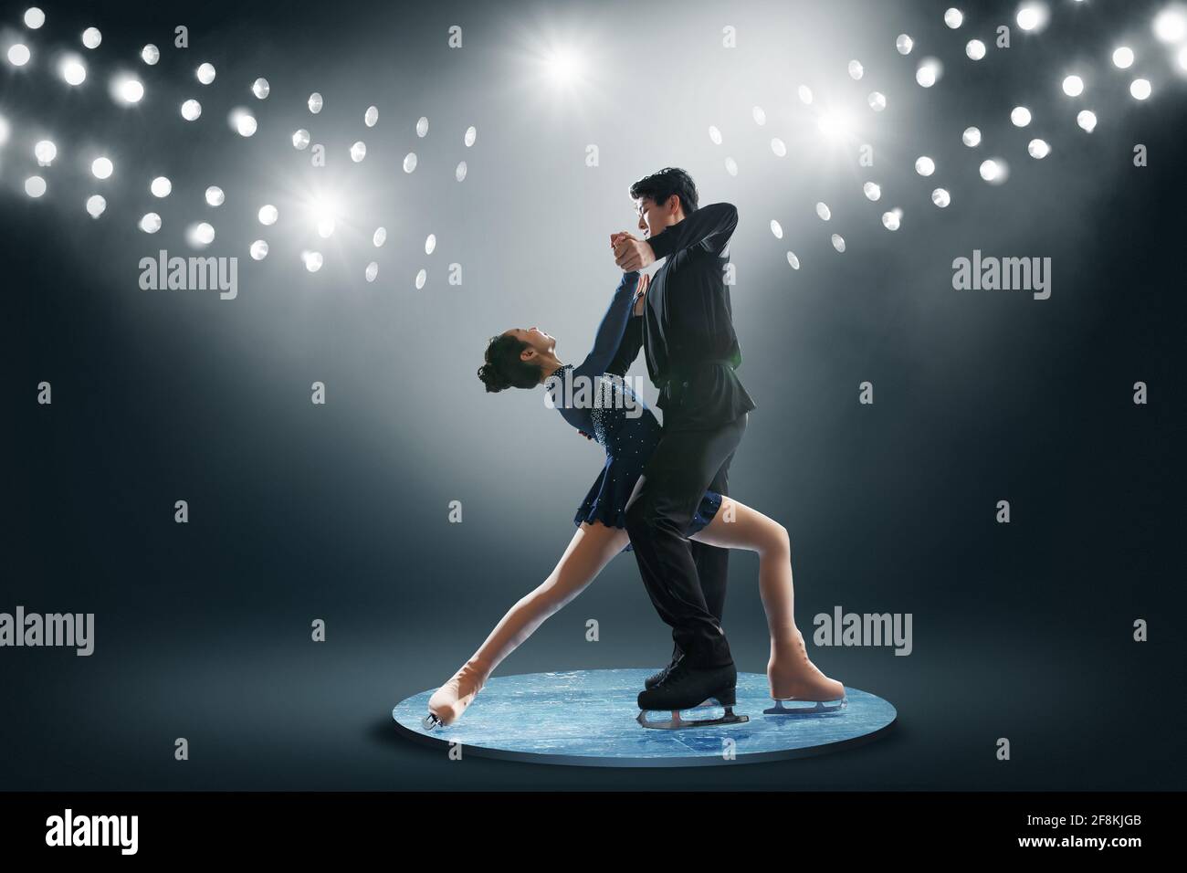 Pairs figure skating Stock Photo - Alamy