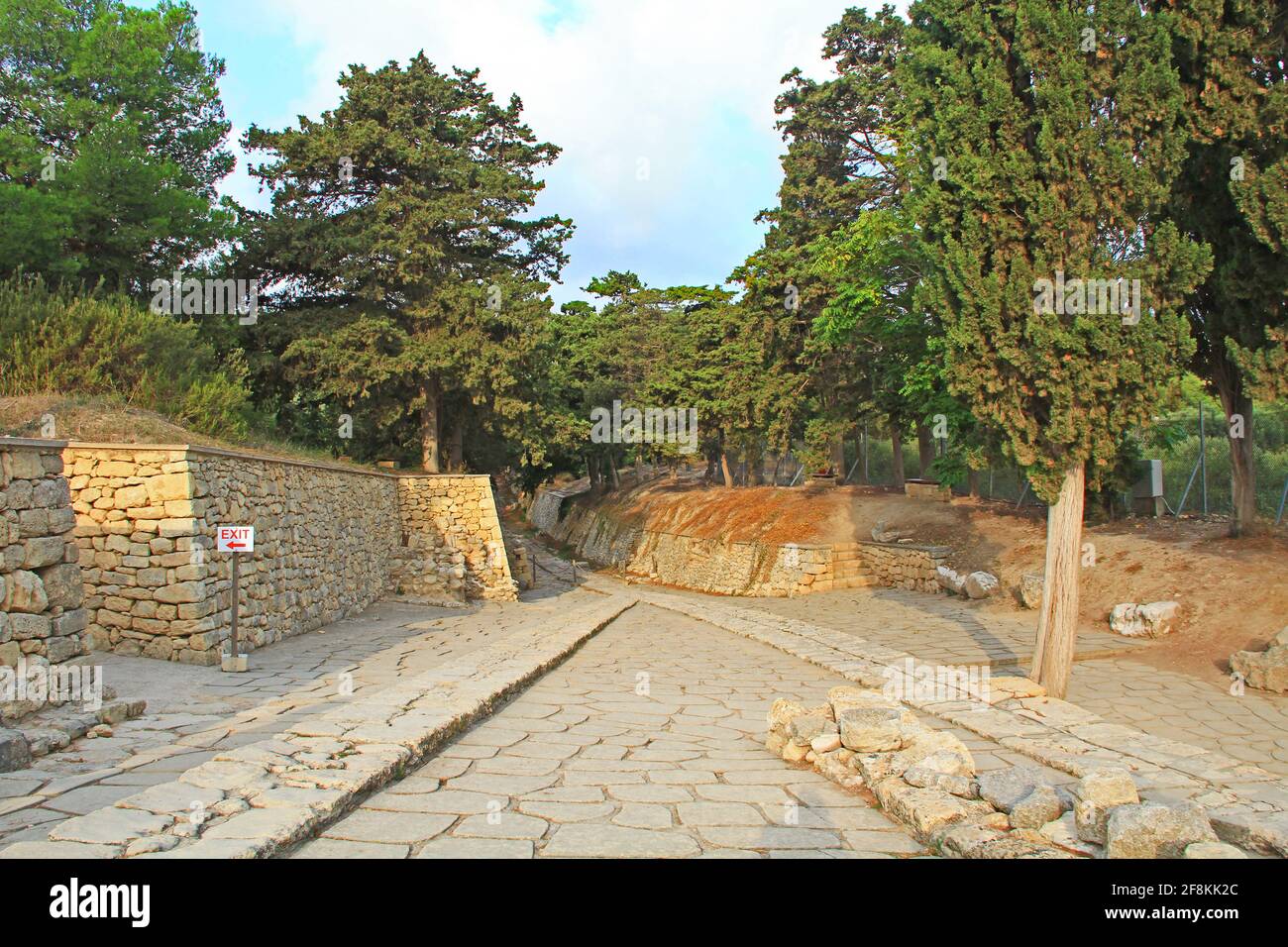Royal minoan palace hi-res stock photography and images - Alamy