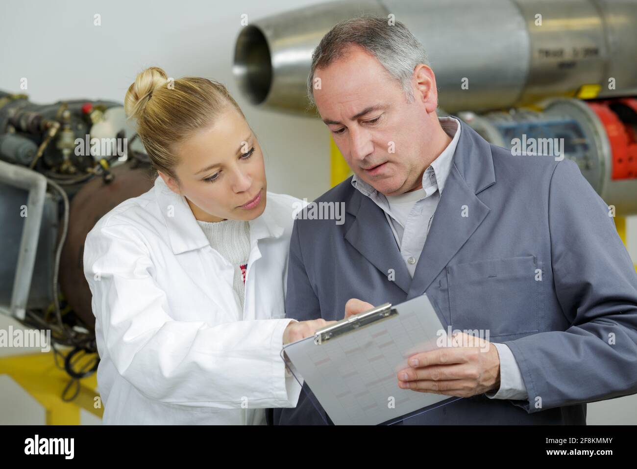 Female aeronautical engineer hi-res stock photography and images - Alamy