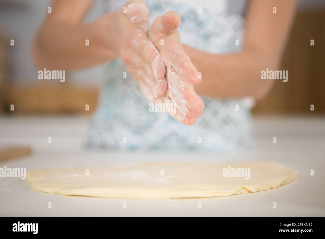 Floury hands hi-res stock photography and images - Alamy