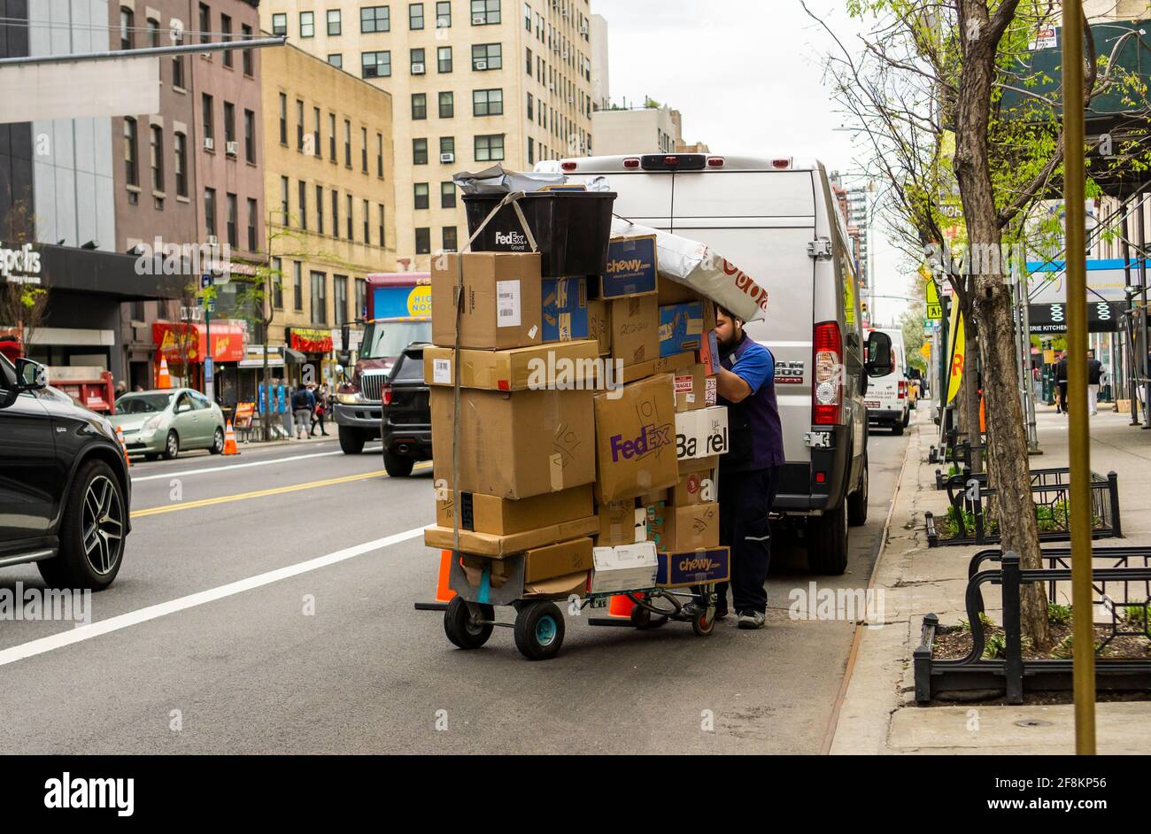Fedex last mile delivery hi-res stock photography and images - Alamy