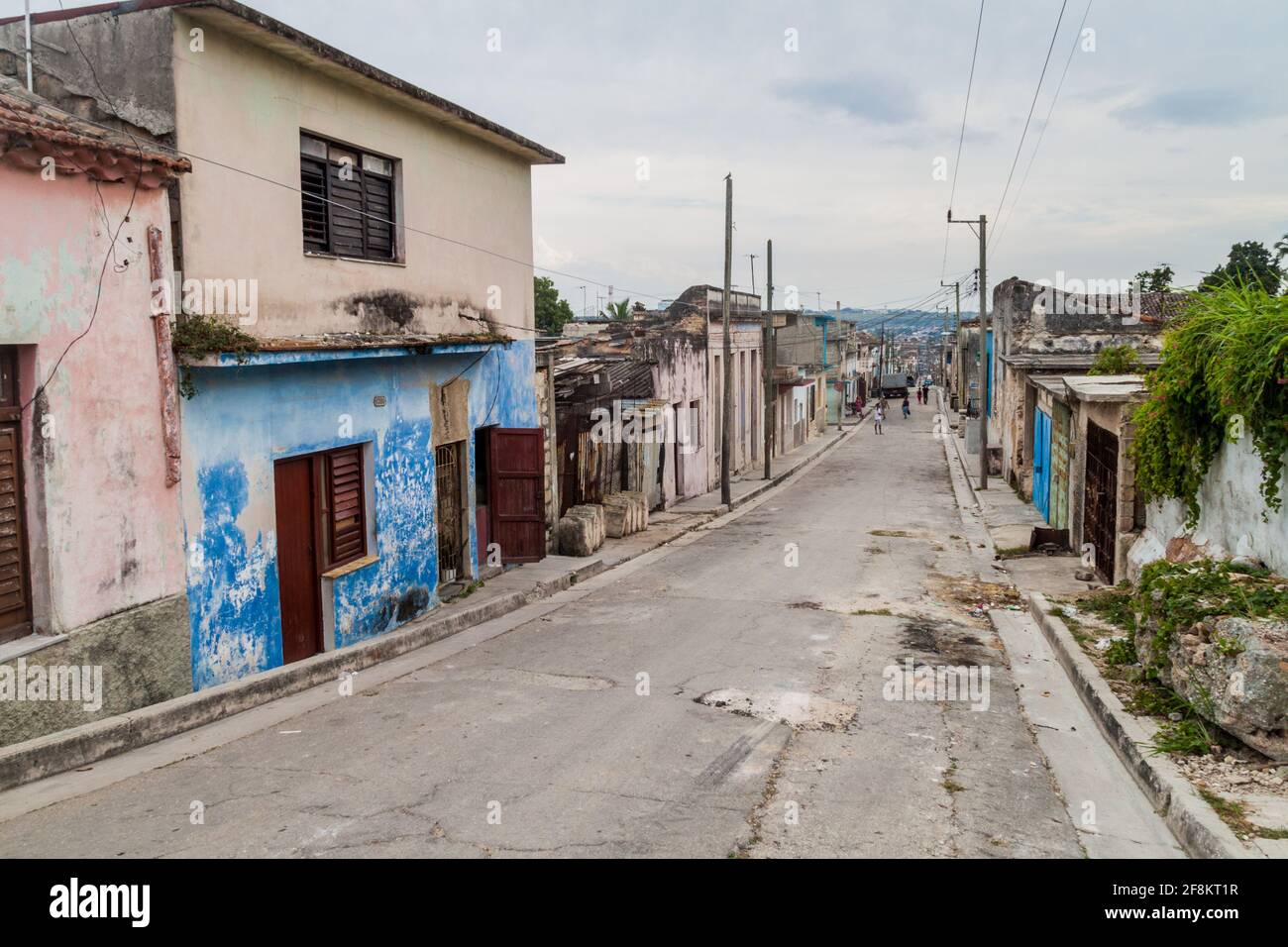 Cuban crumbling architecture hi-res stock photography and images - Alamy