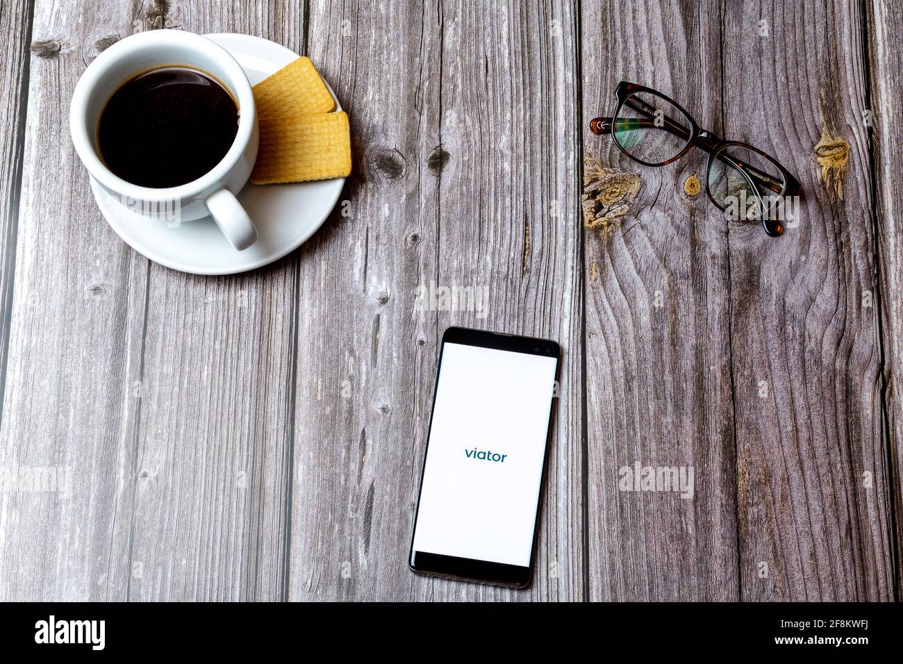 Viator mobile phone hi-res stock photography and images - Alamy