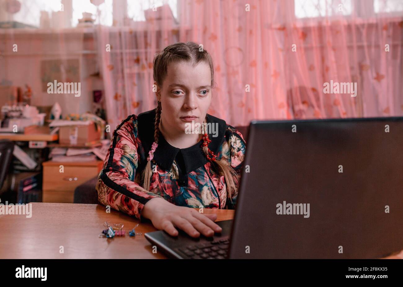 Slanted eyes hi-res stock photography and images - Alamy