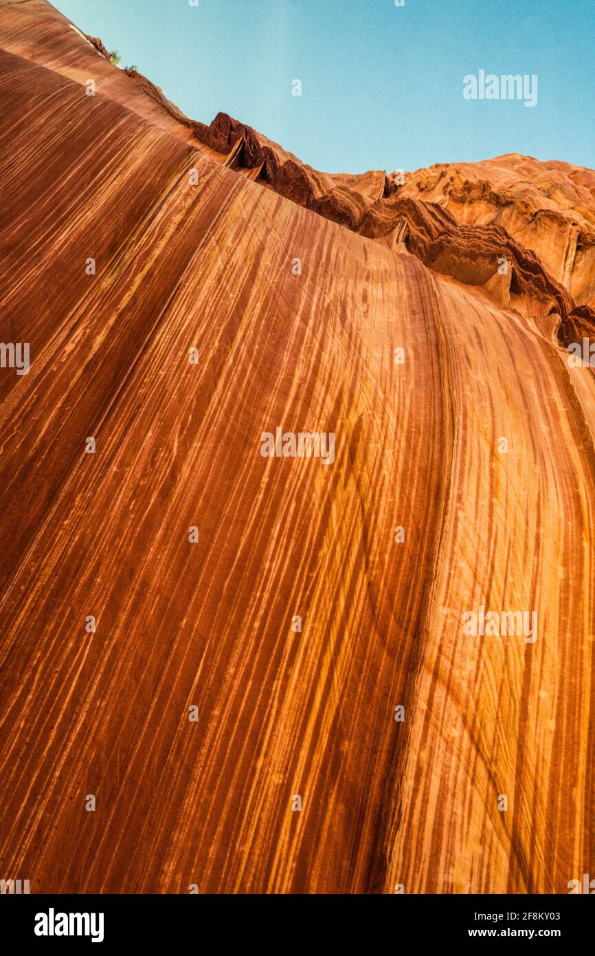 Striated patterns in the Navajo Sandstone of North Coyote Buttes, Paria ...