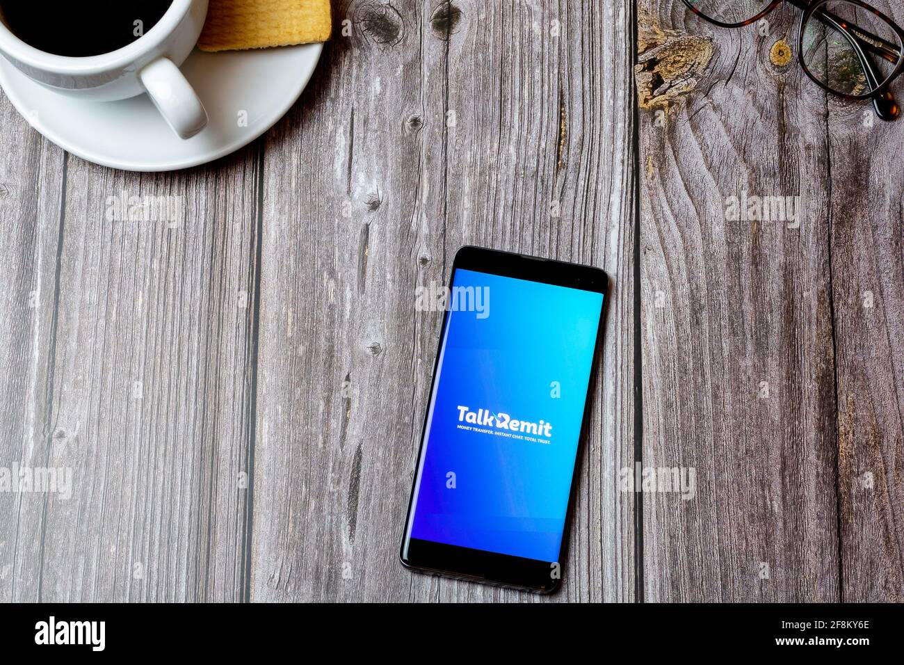 Talk remit app hi-res stock photography and images - Alamy