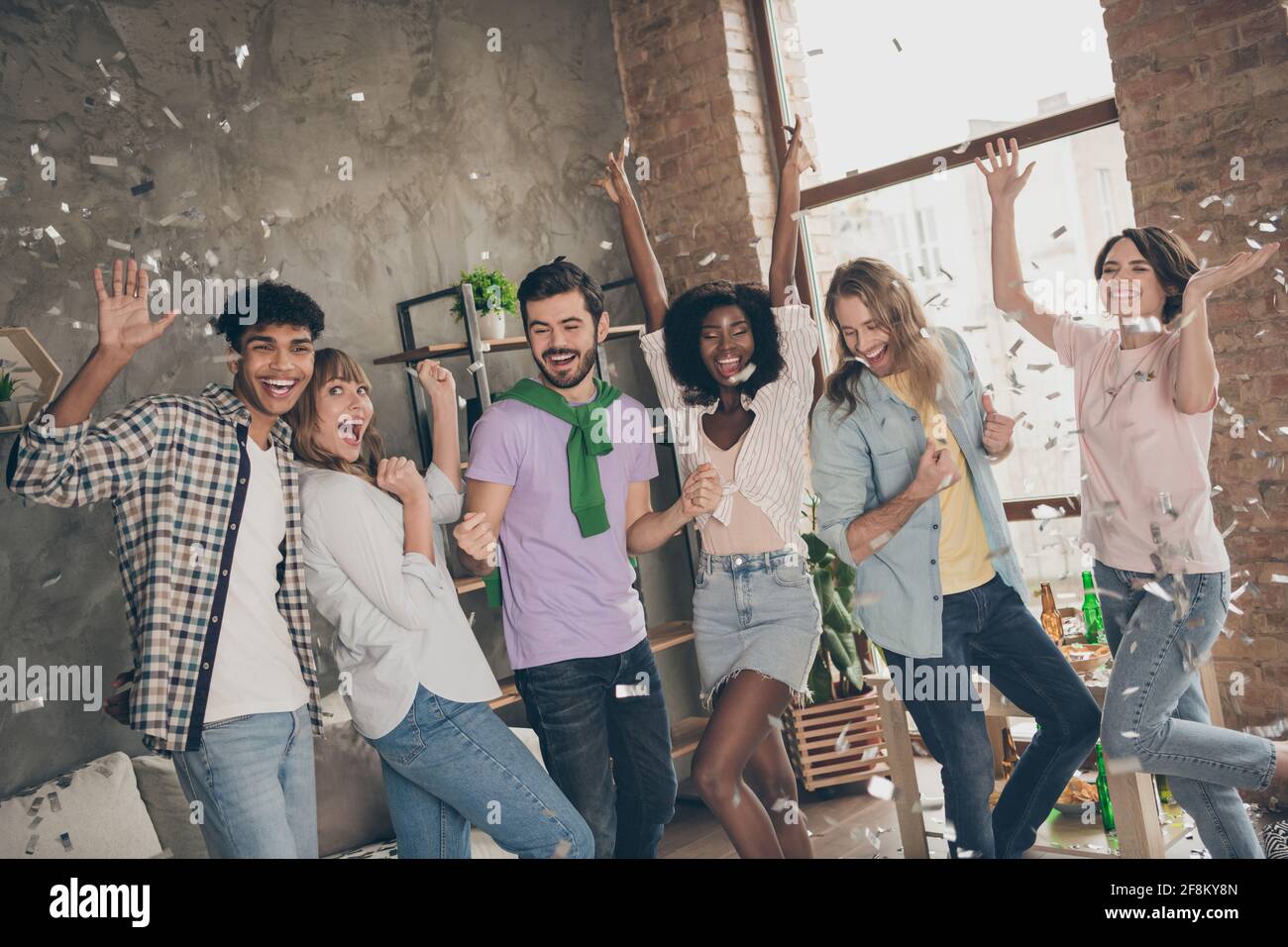 Photo portrait of overjoyed students laughing celebrating birthday ...