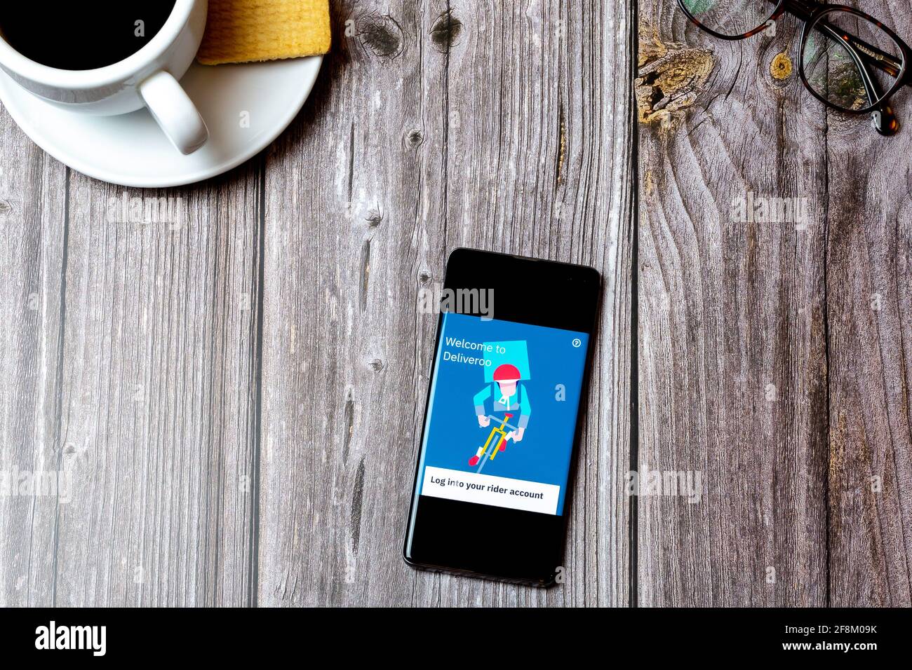 Deliveroo drivers app hi-res stock photography and images - Alamy